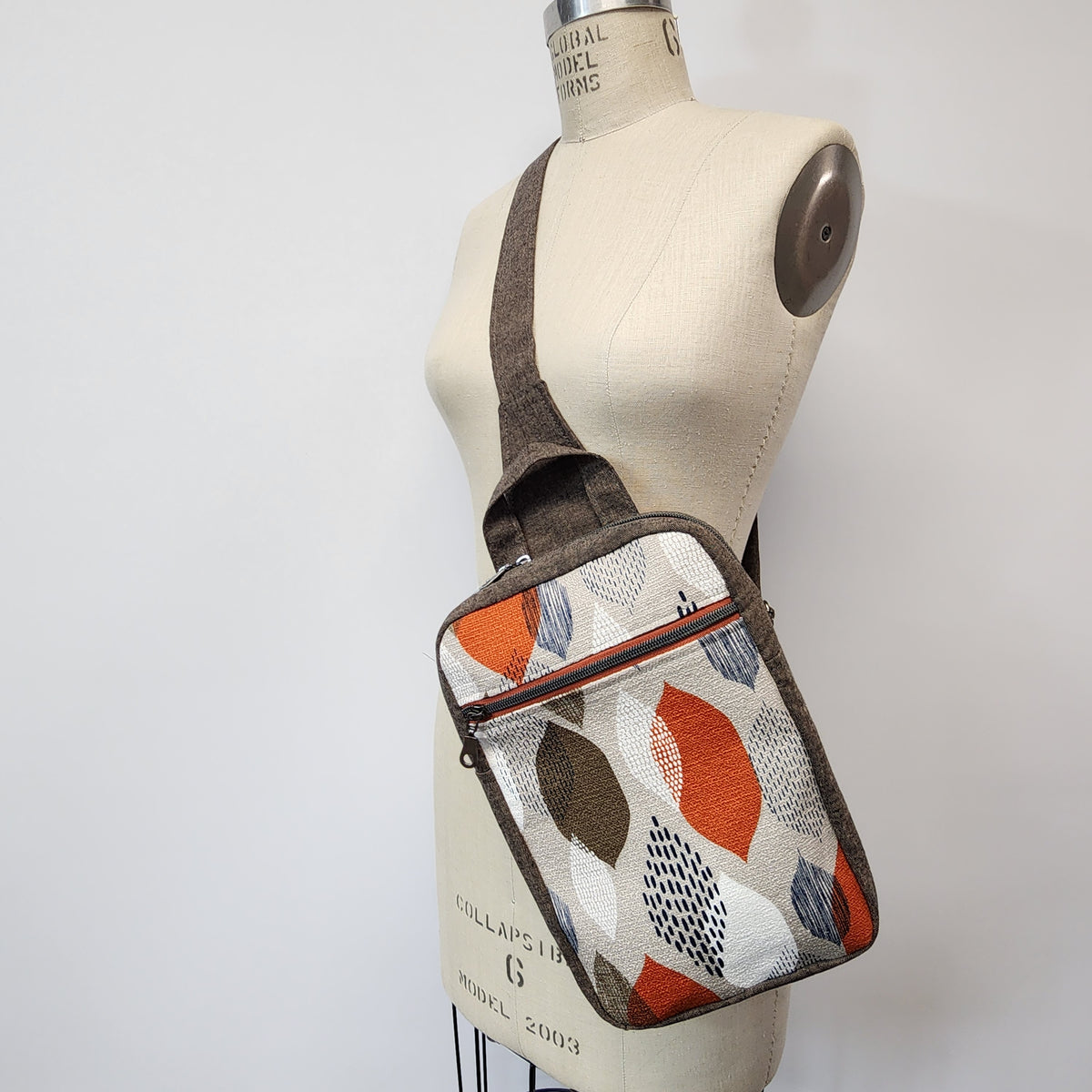 Sling Cross Body Bag in Ground Cover Barkcloth – Red Clothespin